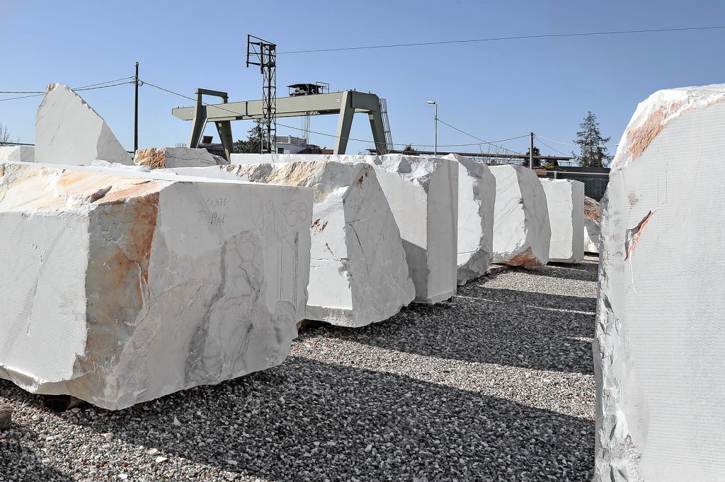 Block Warehouse, Blocks of Apuan Marbles and Natural Stones, Carrara